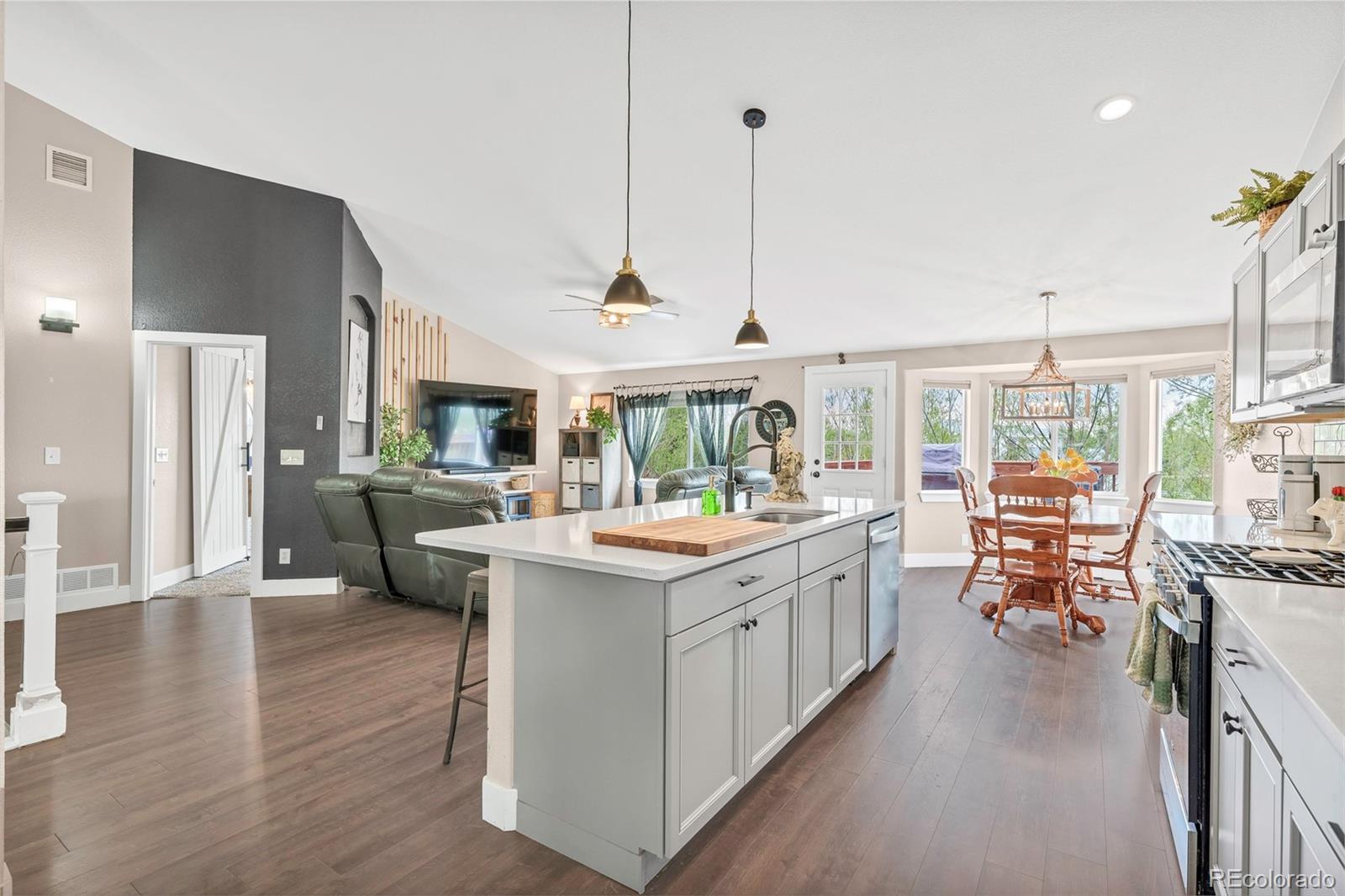 Roam | 5142 S Oak Way, Littleton, CO